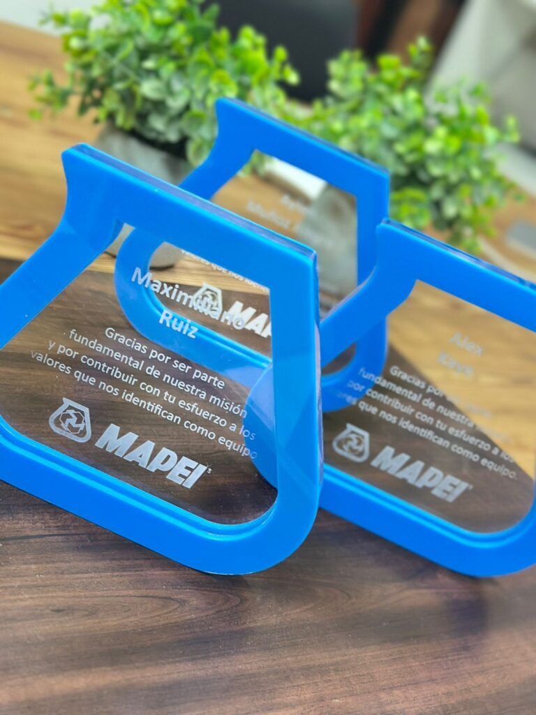 Premios ESPECIALES en Acrilico con colores y formas - Medallas Ibarra